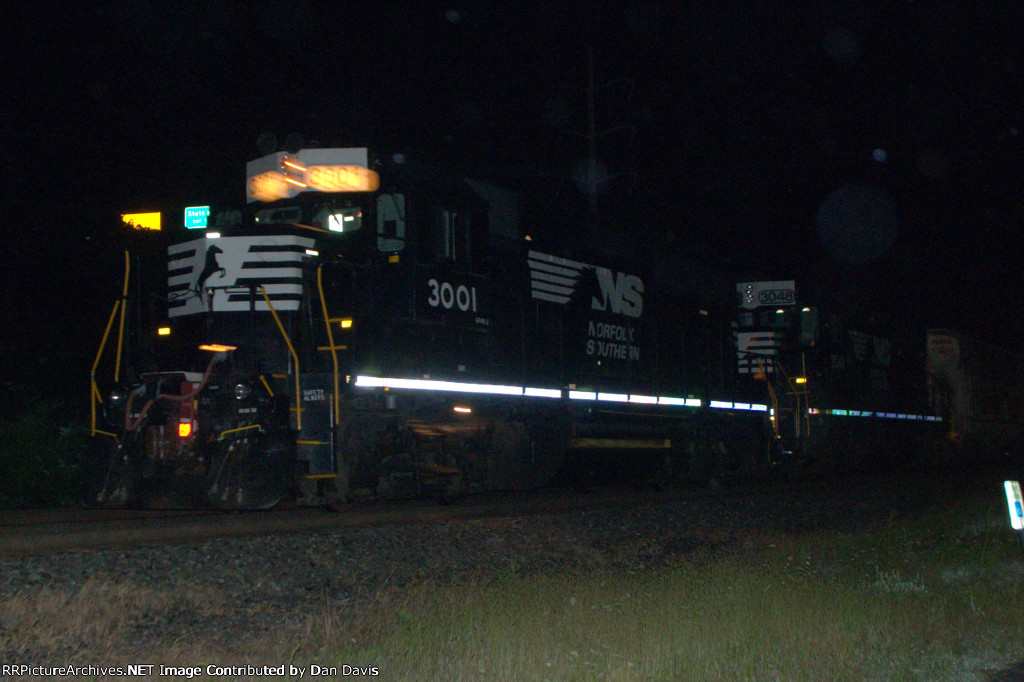 NS GP40-2s 3001 and 3048 on the west end of H31